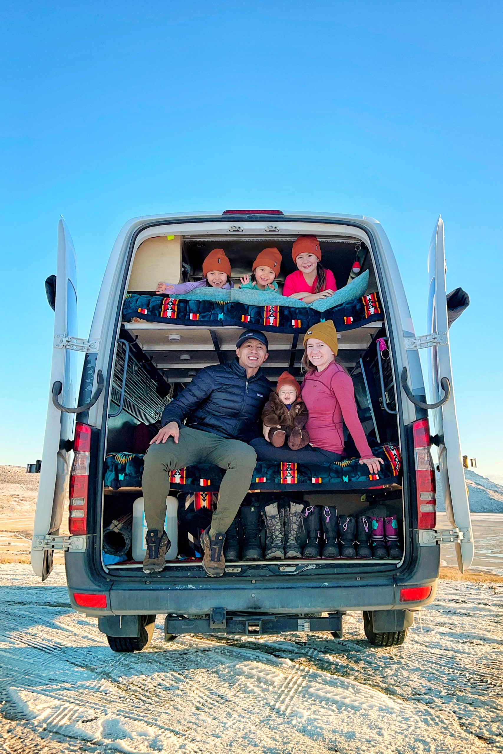 Family of 6 traveling in a van! - Project Van Life